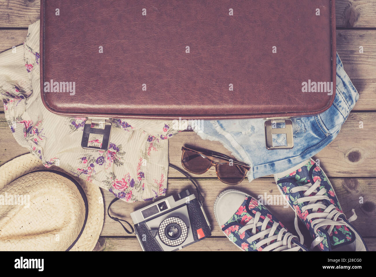 Femme vetement Banque de photographies et d’images à haute résolution - Alamy