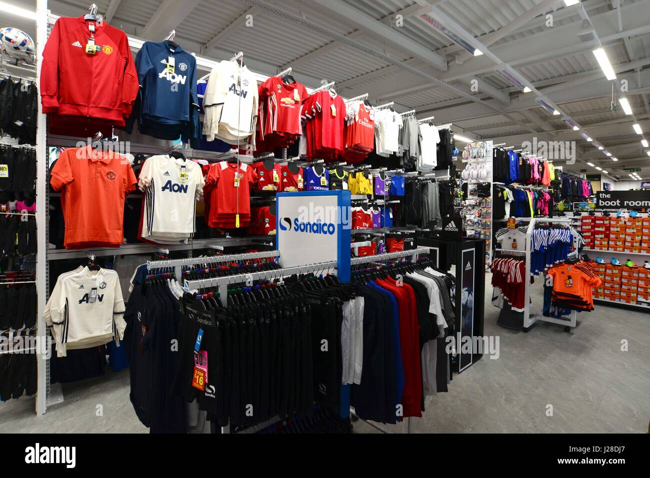 Sports direct shop interior Banque de photographies et d’images à haute ...
