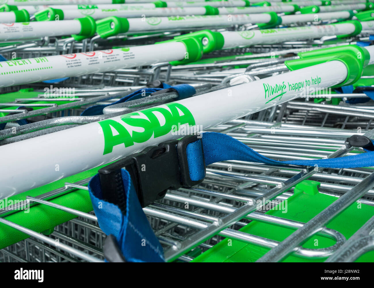 Chariot de supermarché Asda. UK Photo Stock - Alamy