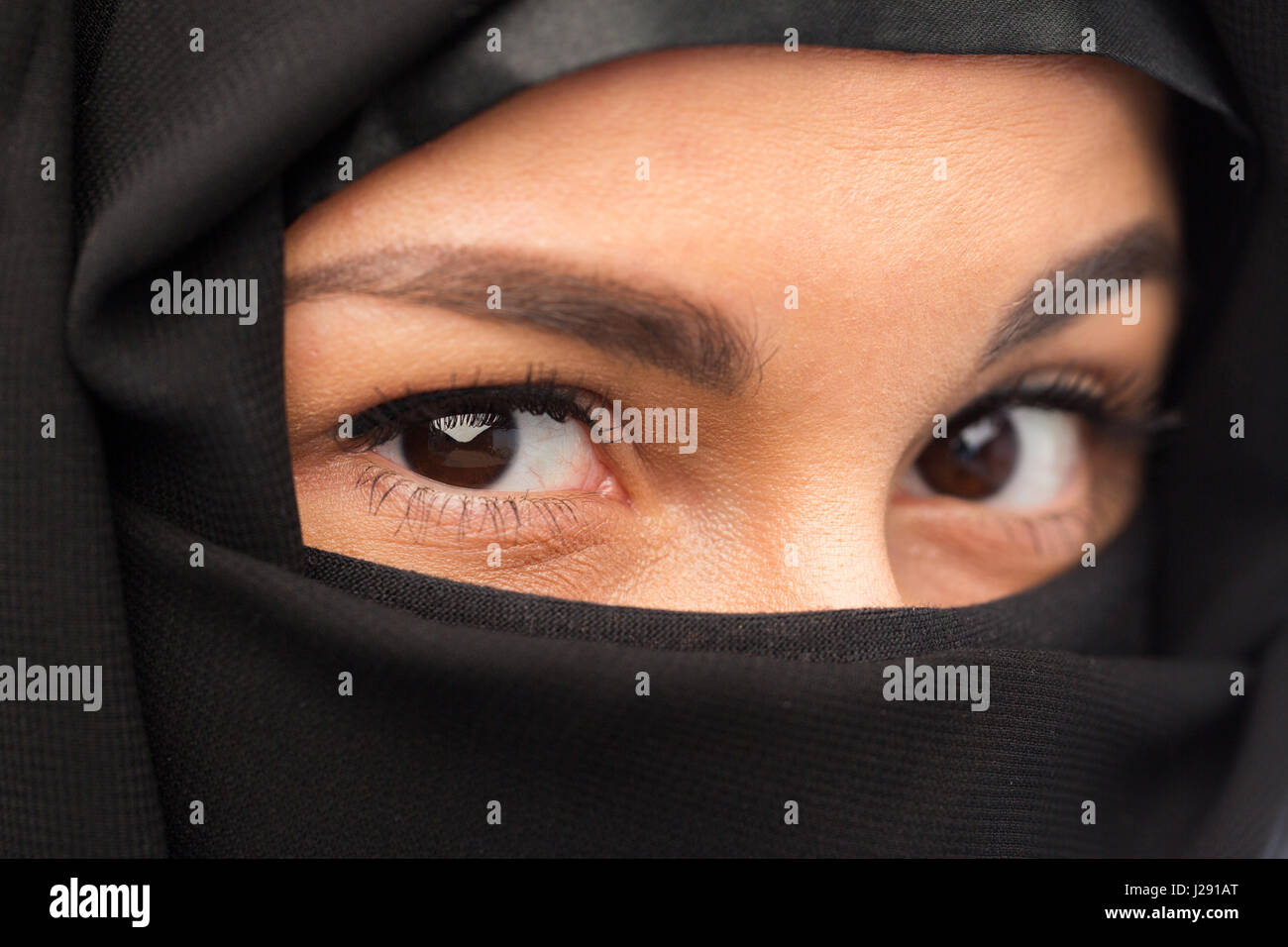 Femme musulmane en hijab Banque de photographies et d’images à haute ...