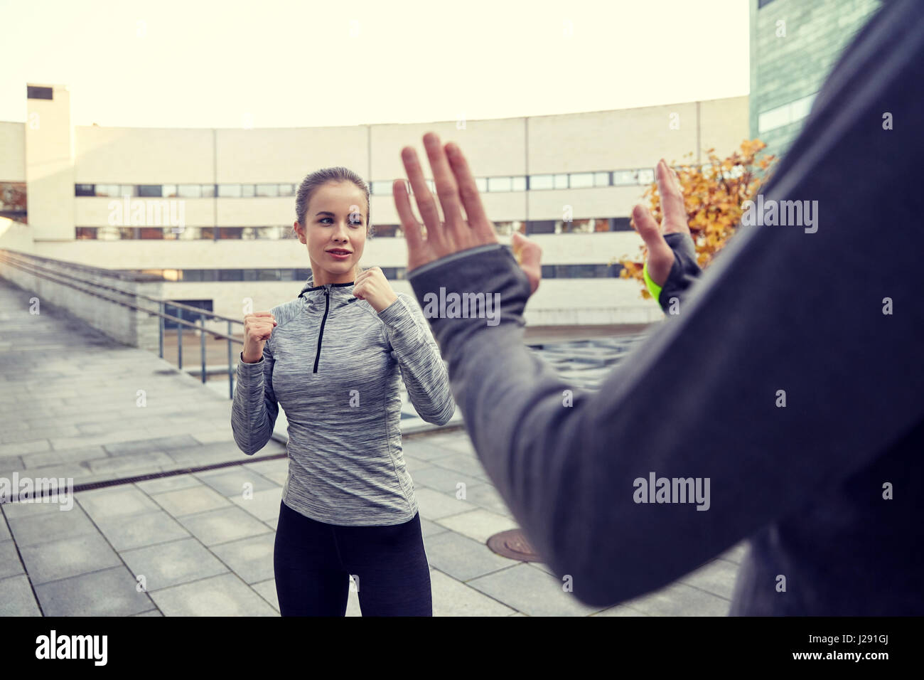 Auto défense Banque de photographies et d’images à haute résolution - Alamy