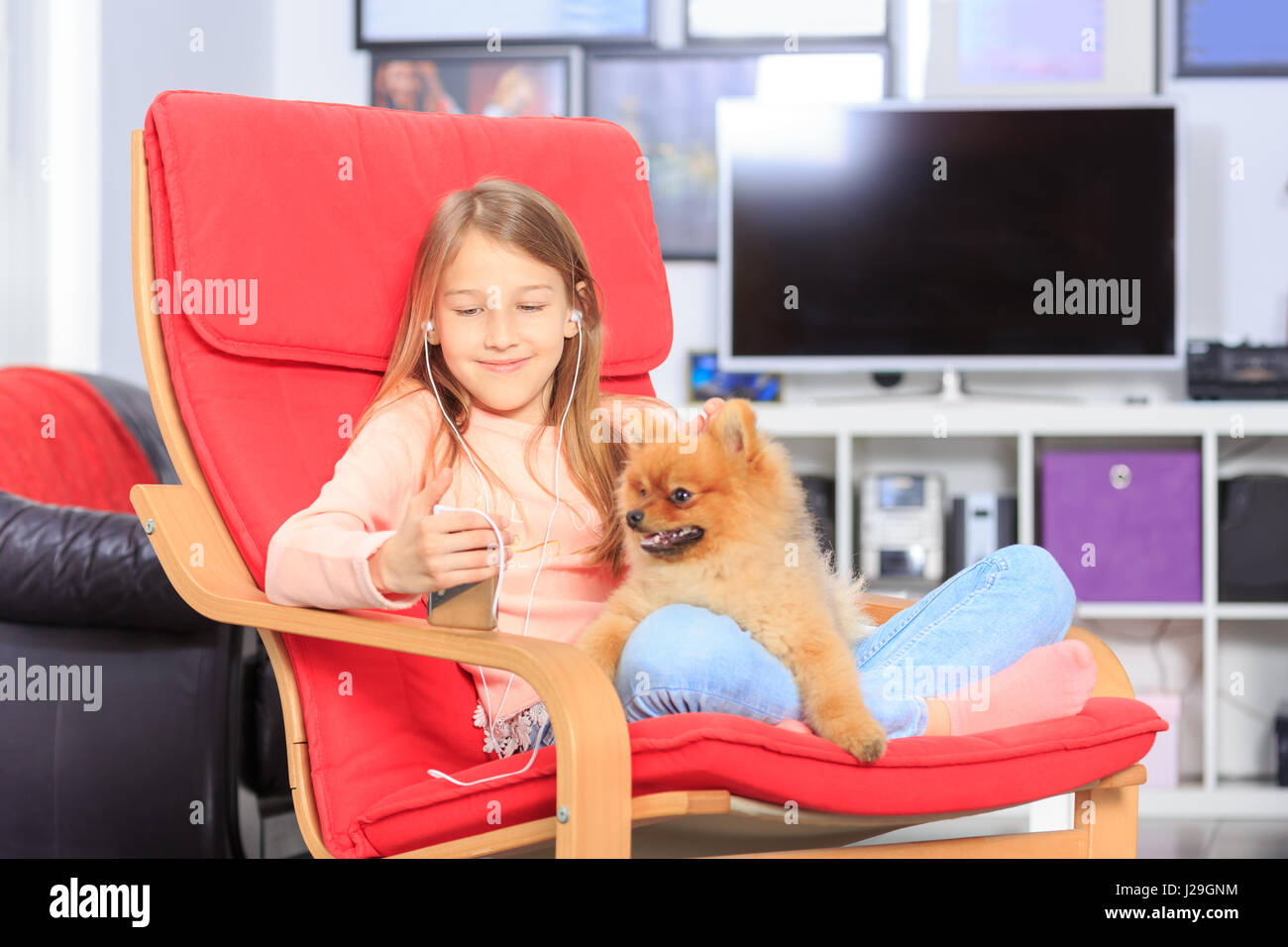 Adolescente Avec Son Chien Banque De Photographies Et Dimages à Haute