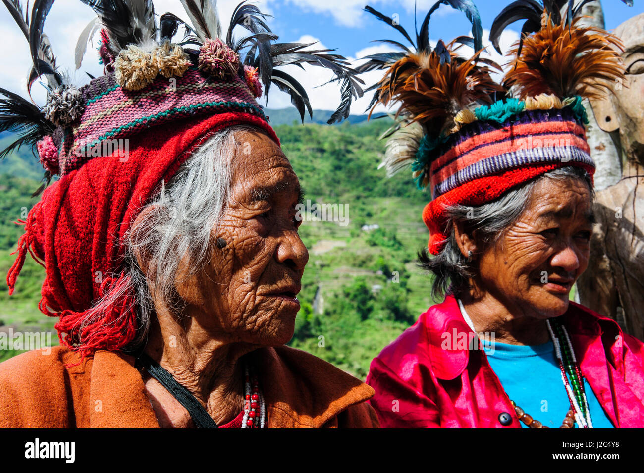 Les femmes d'Ifugao traditionnel habillé, UNESCO World Heritage Site, les terrasses de riz de ...