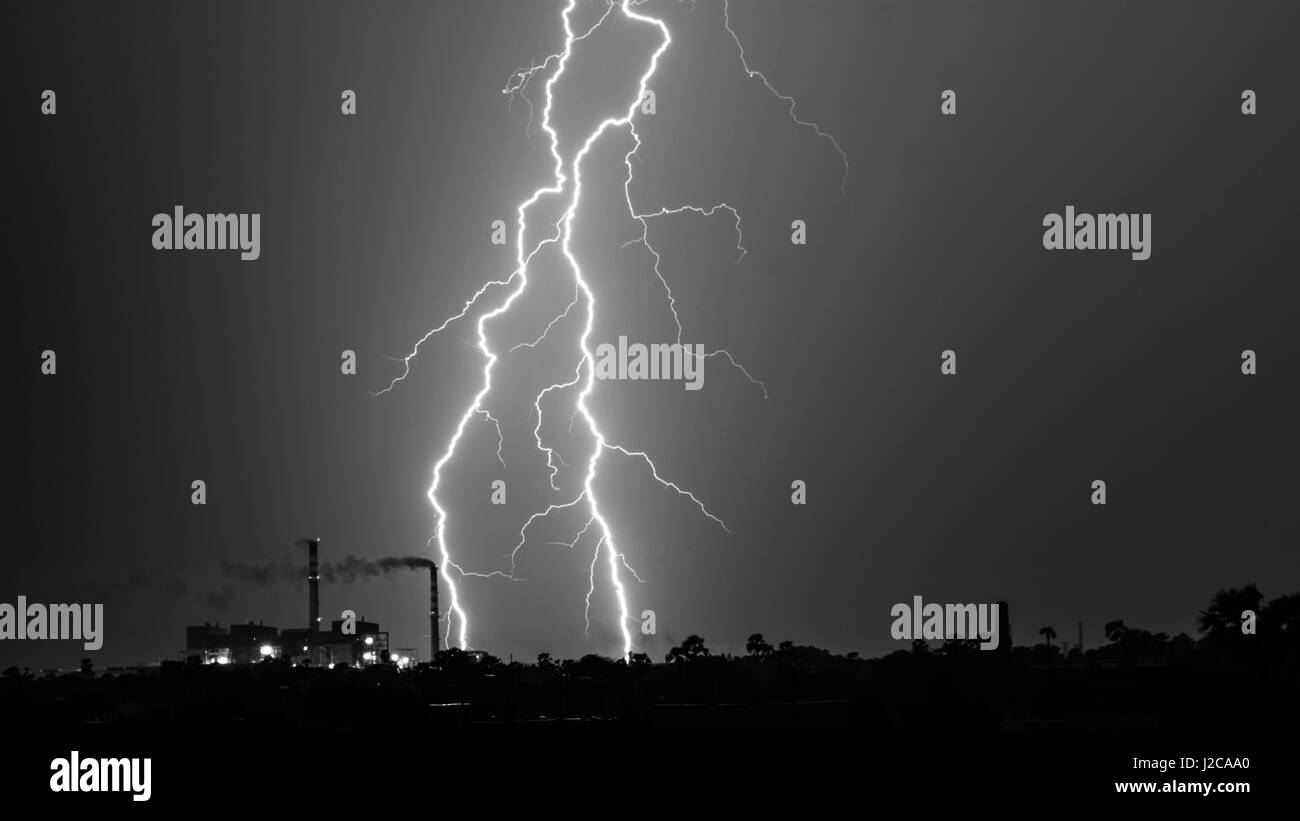 Foudre strom Banque de photographies et d’images à haute résolution - Alamy