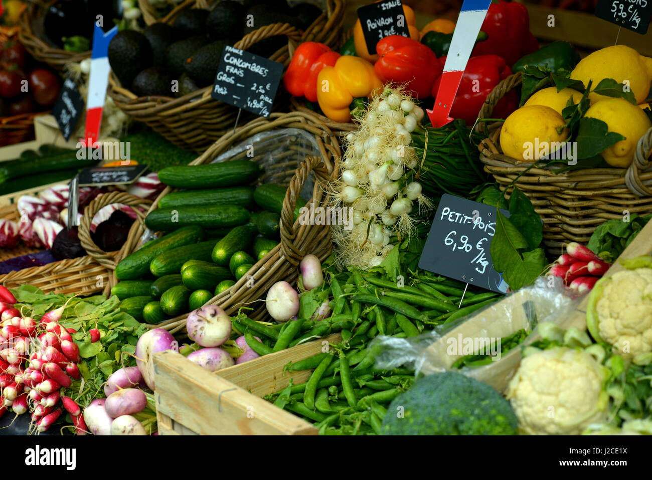 Paris fruits and vegetables shop Banque de photographies et d’images à ...