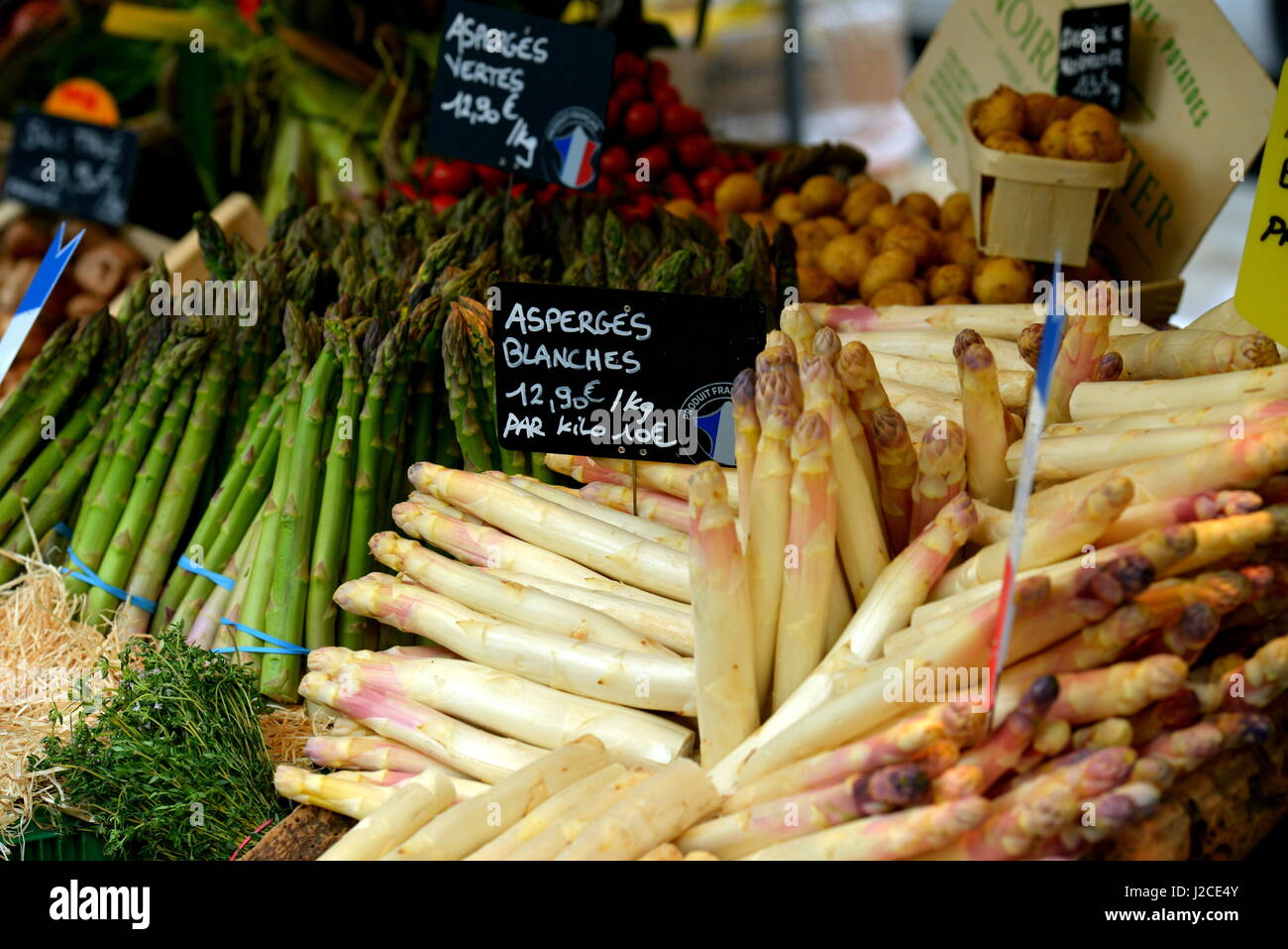 Paris fruits and vegetables shop Banque de photographies et d’images à ...