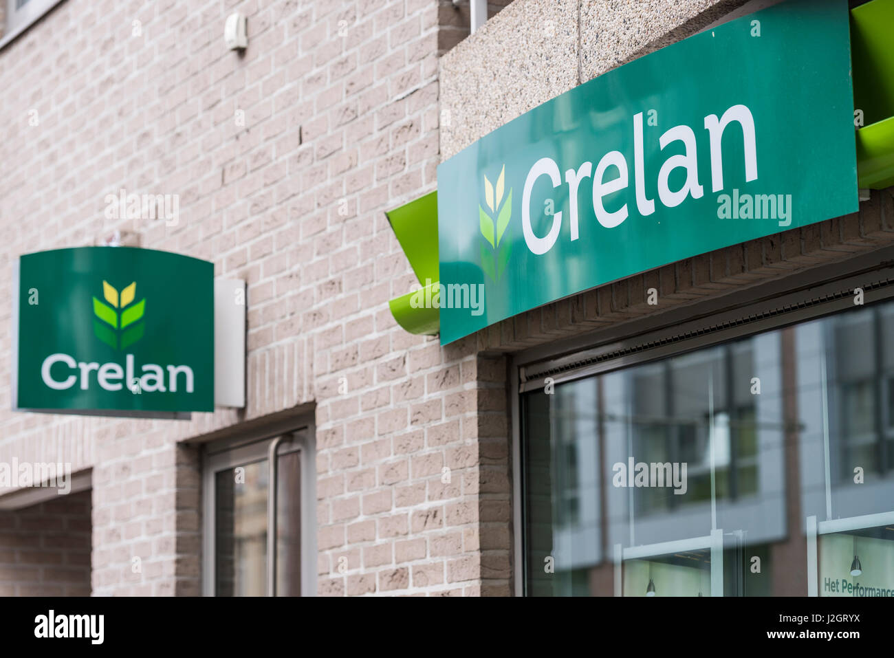 Le logo de la banque belge Crelan et branch Photo Stock - Alamy