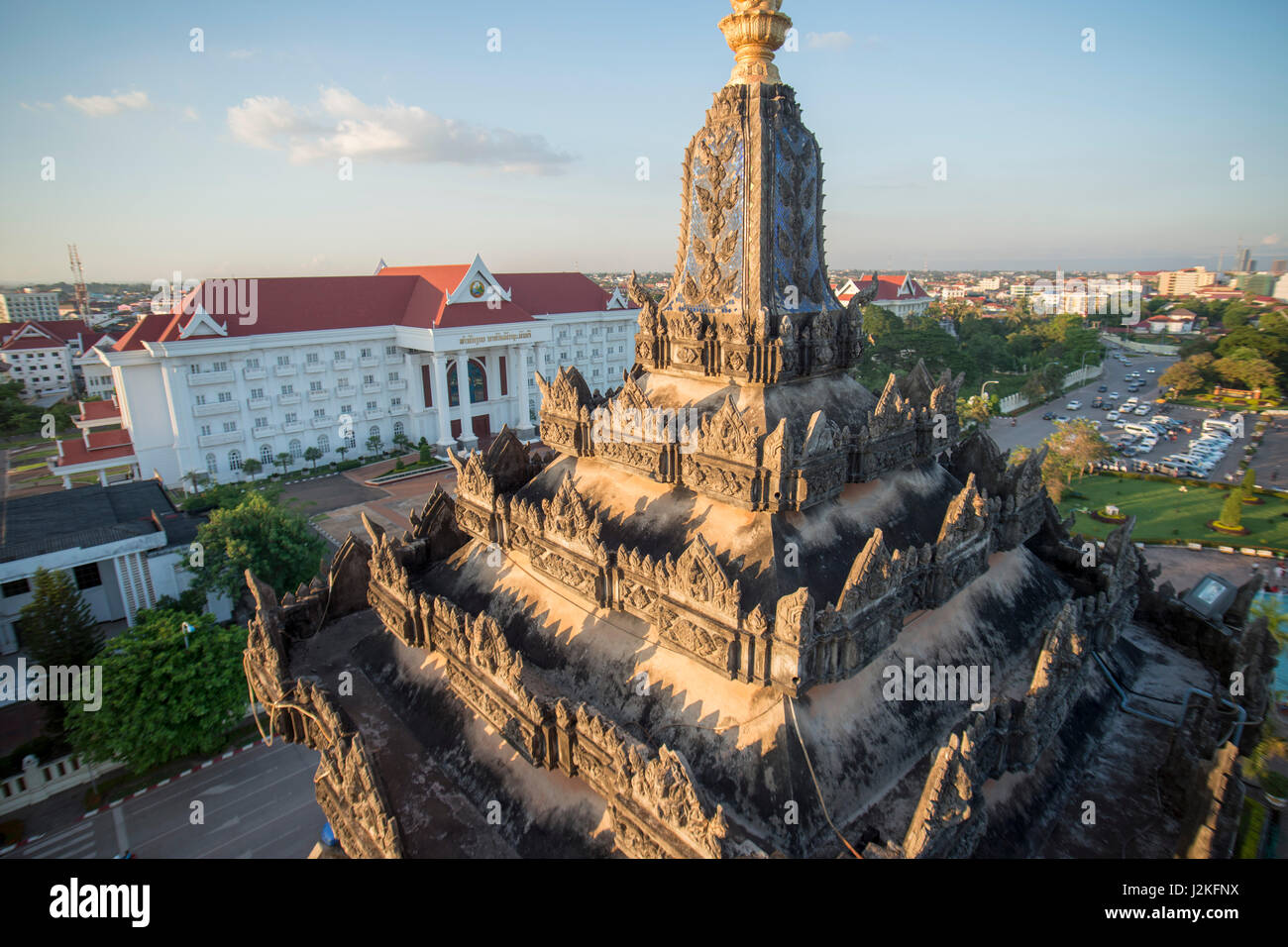 La vue depuis le haut de l'arche pour patuxai Palais du Gouverneur et ...