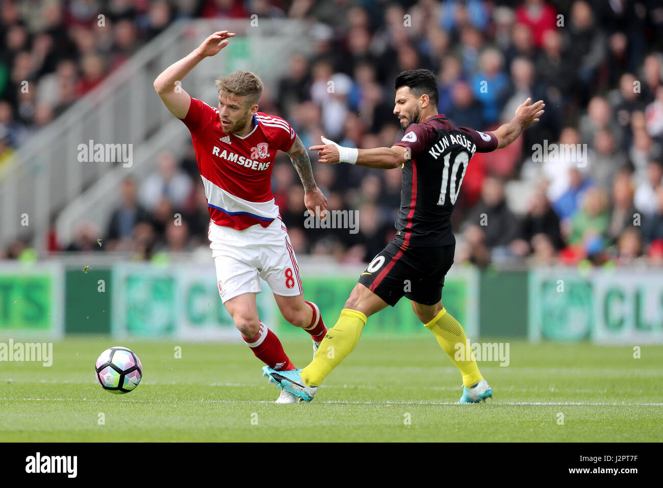 Middlesbrough's Adam Clayton (à gauche) et du Manchester City Sergio ...