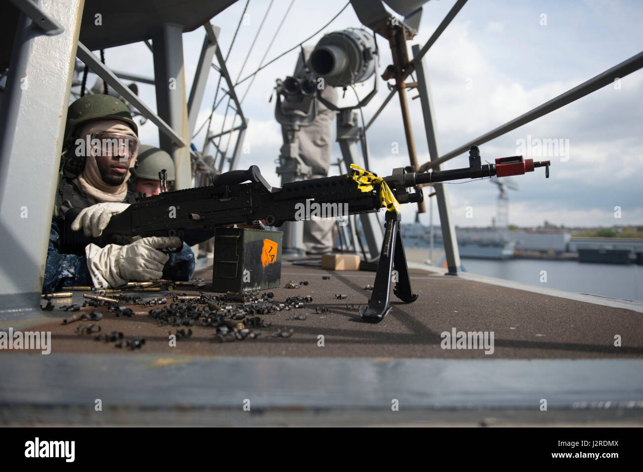 170424-N-ZE250-012 Plymouth, Royaume-Uni (24 avril 2017) Gunner's Mate ...