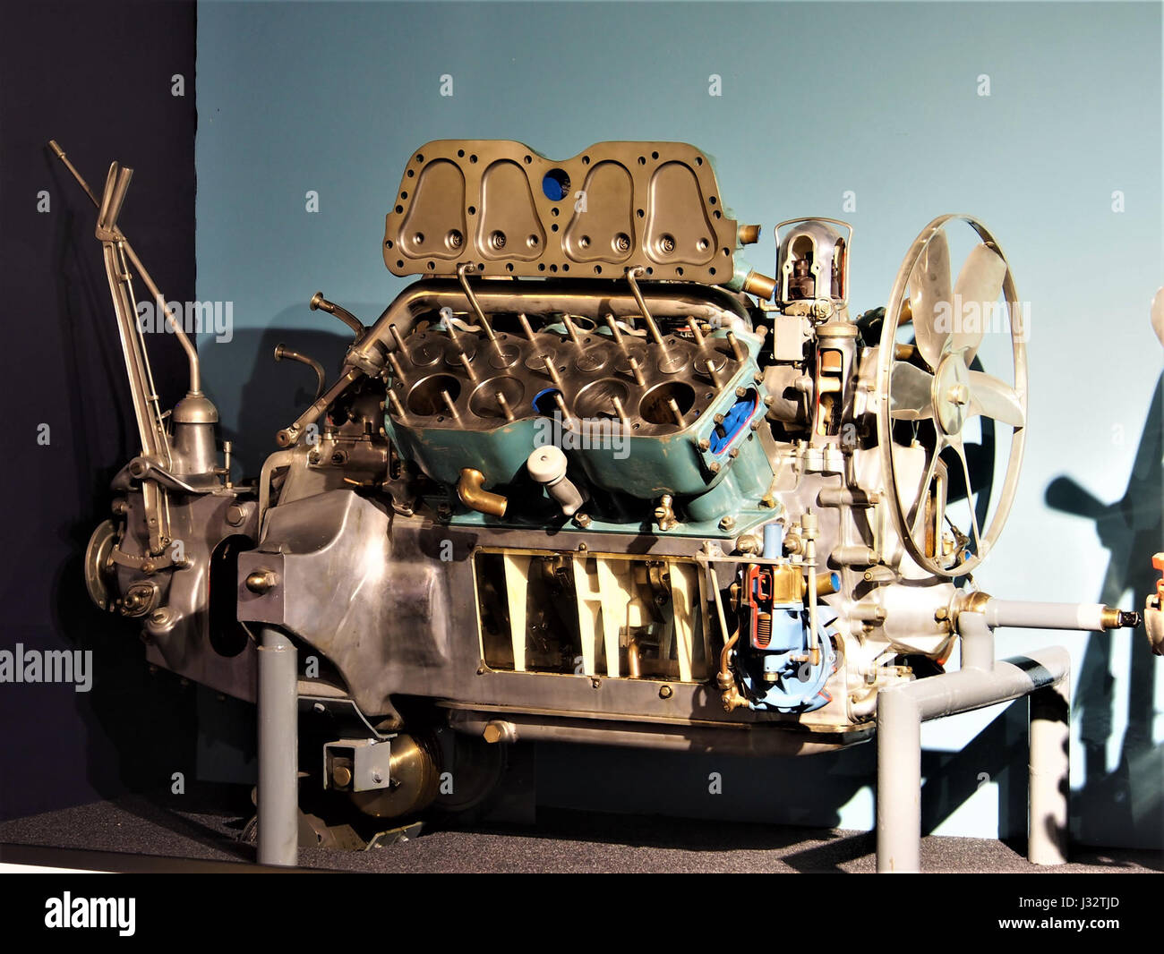 Cadillac v8 engine Banque de photographies et d’images à haute ...