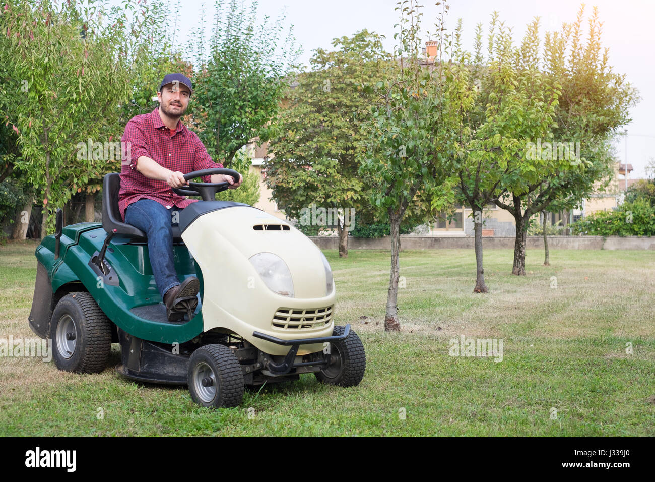 Coupe gazon Banque de photographies et d’images à haute résolution - Alamy