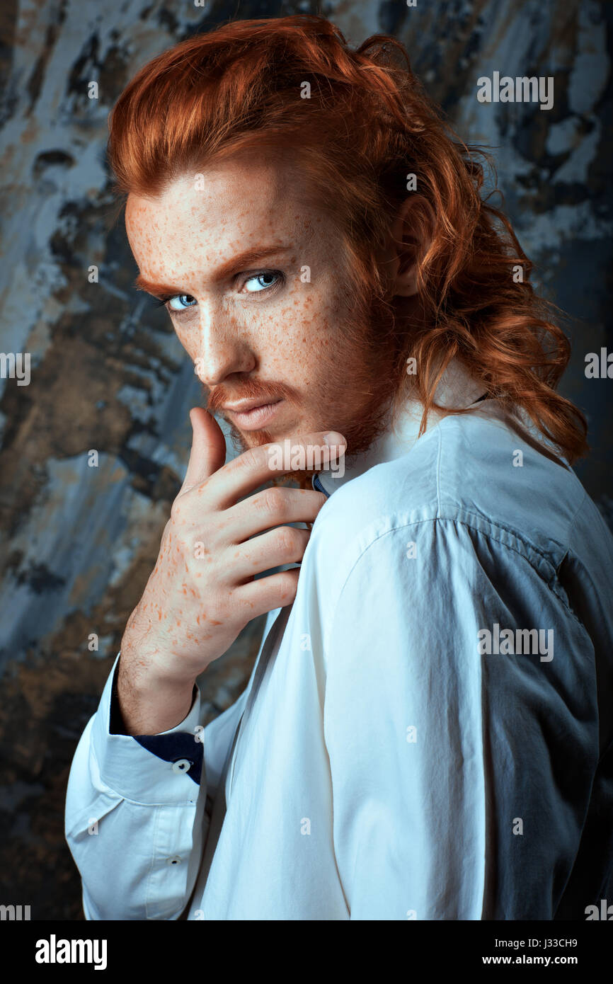 Homme aux cheveux roux Banque de photographies et d’images à haute ...