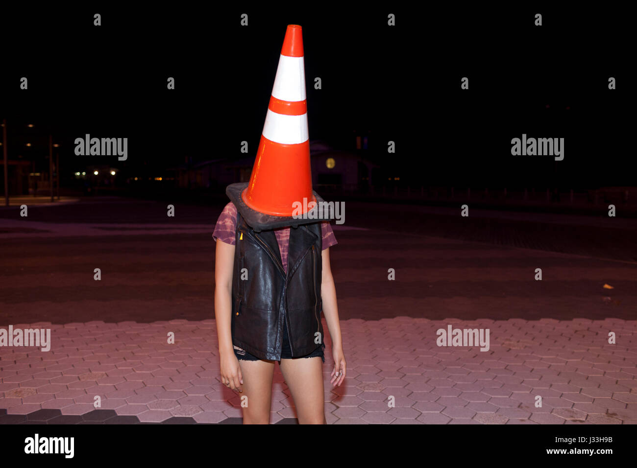 Traffic cone on head Banque de photographies et d’images à haute ...
