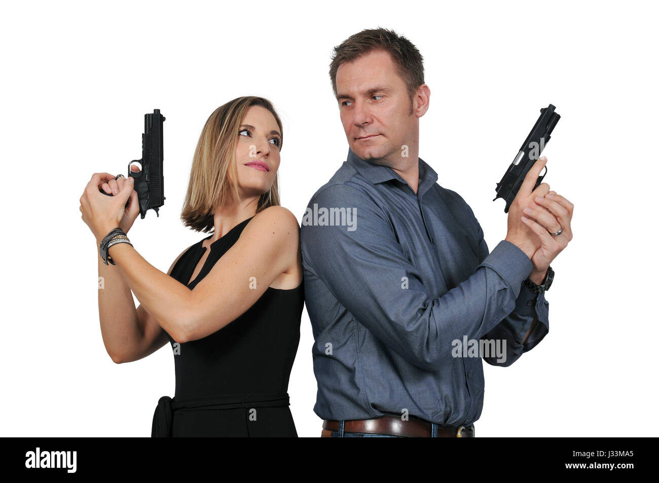 L'homme et la femme de l'agent secret spies avec armes à feu Photo ...