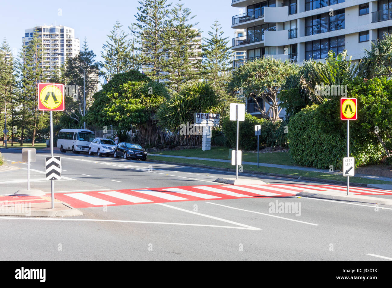 Road zebra crossing Banque de photographies et d’images à haute ...