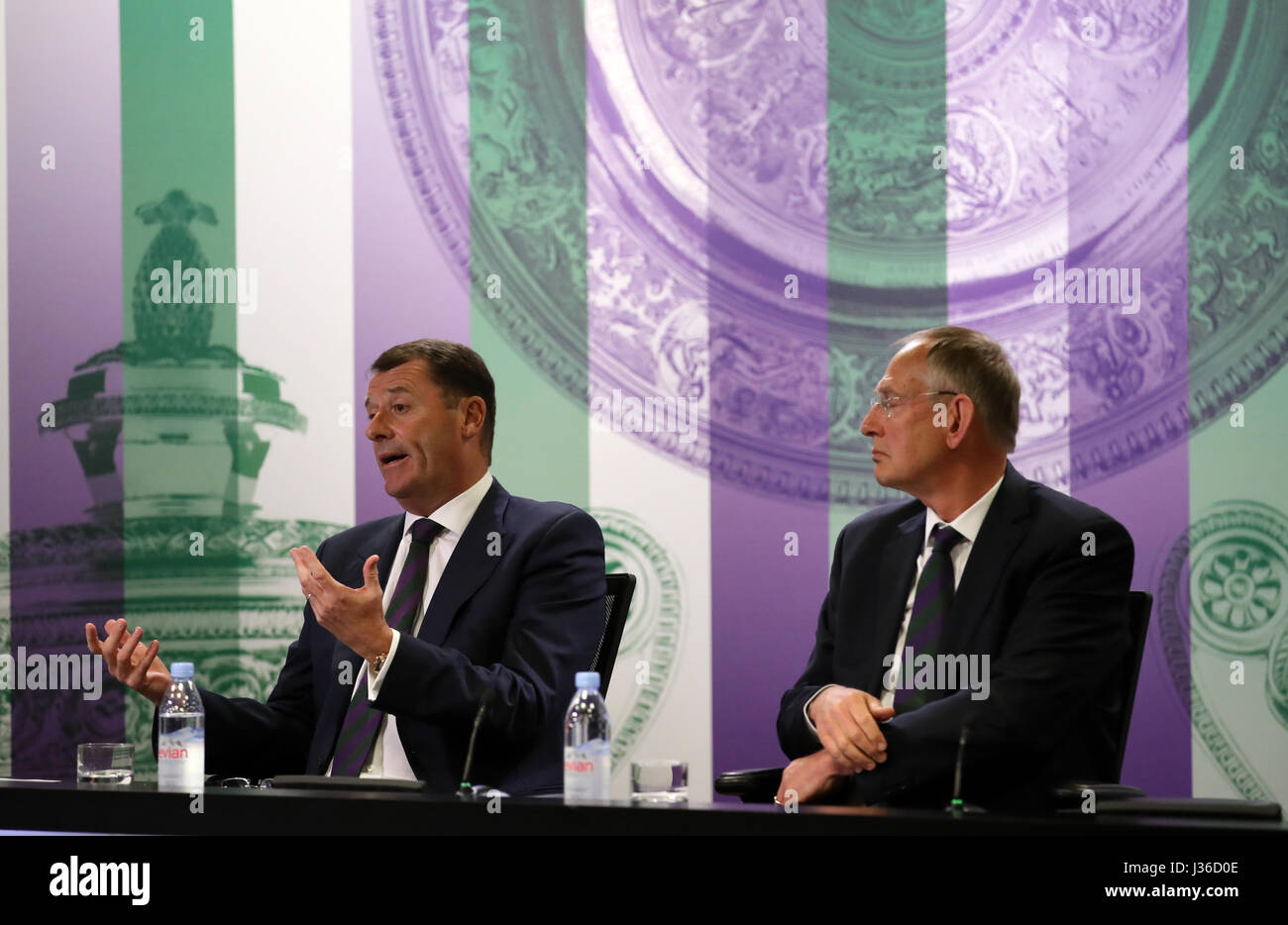 Philip Brook, (à gauche) Président du et profils Têtes de Richard Lewis ...