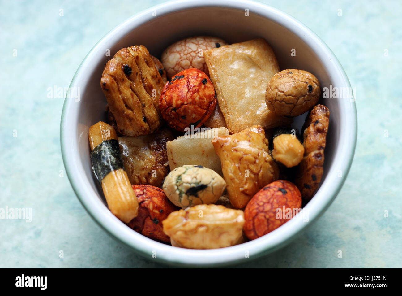 Craquelins de riz au piment Banque de photographies et d’images à haute ...