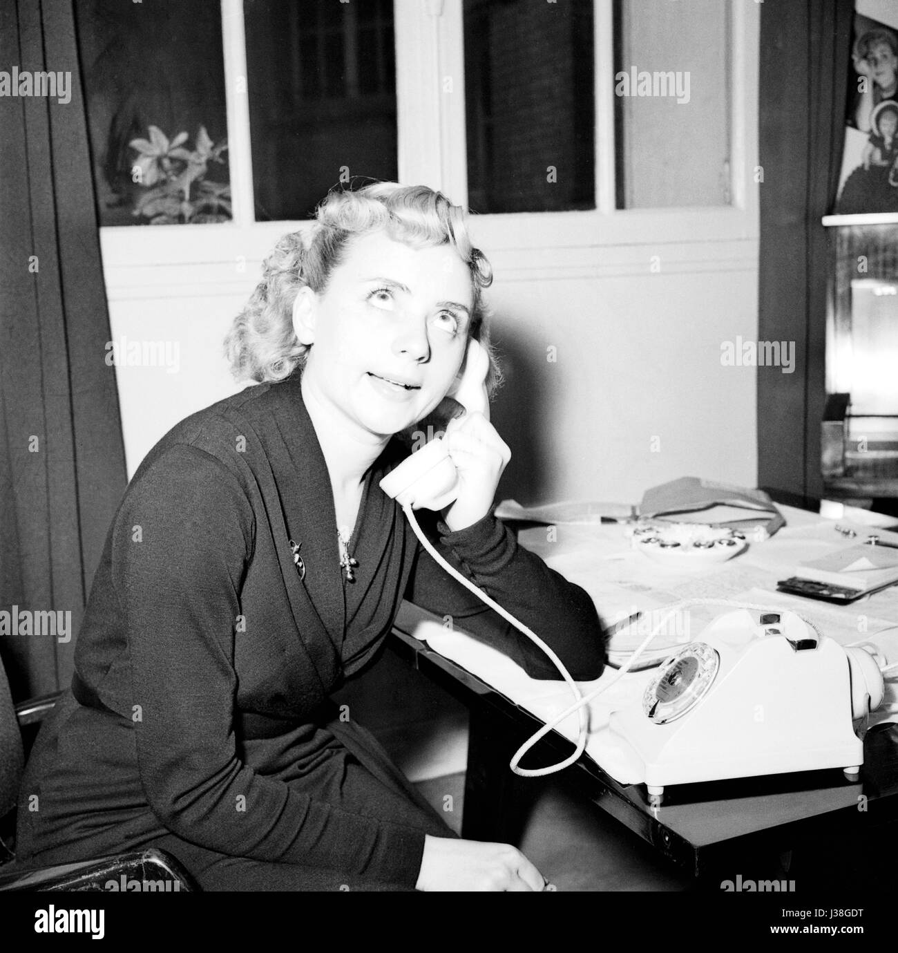 Annie Cordy, à Paris (ou Bièvres ?) c.1954 Photo Georges Rétif de la ...