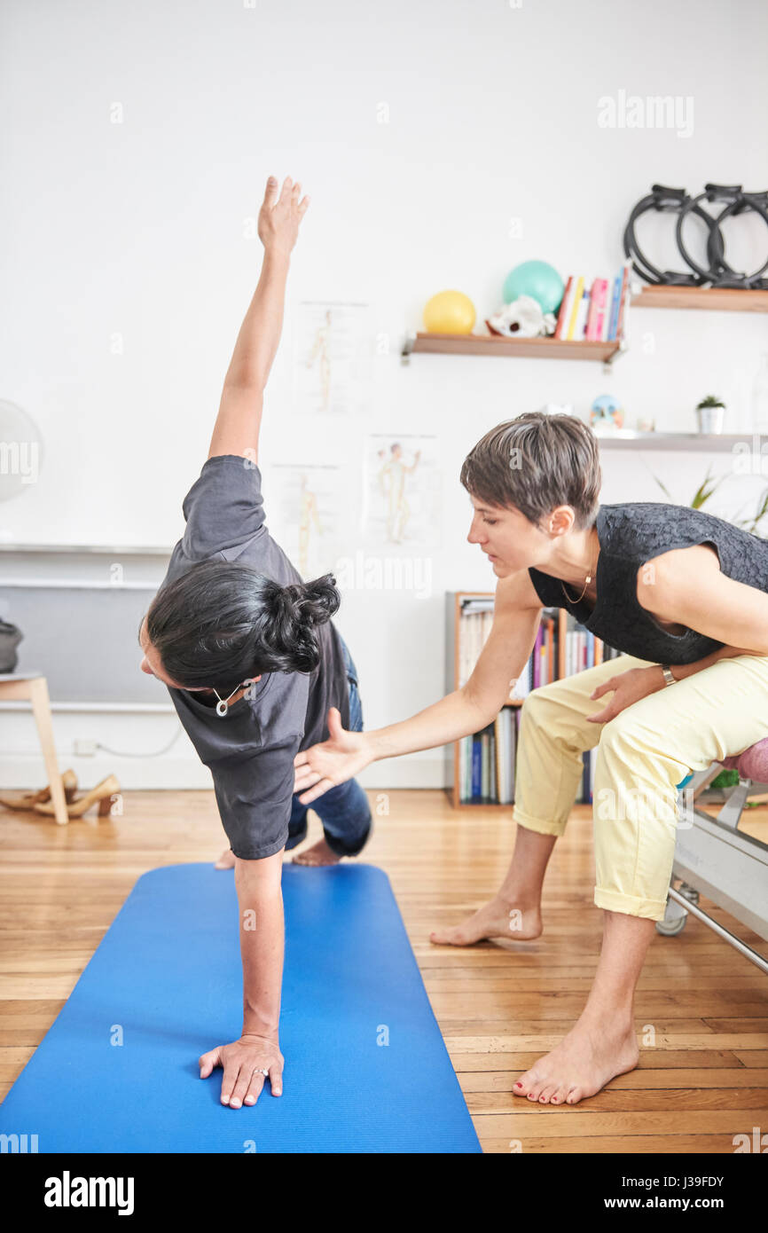 Exercices du plancher pelvien Banque de photographies et d’images à ...