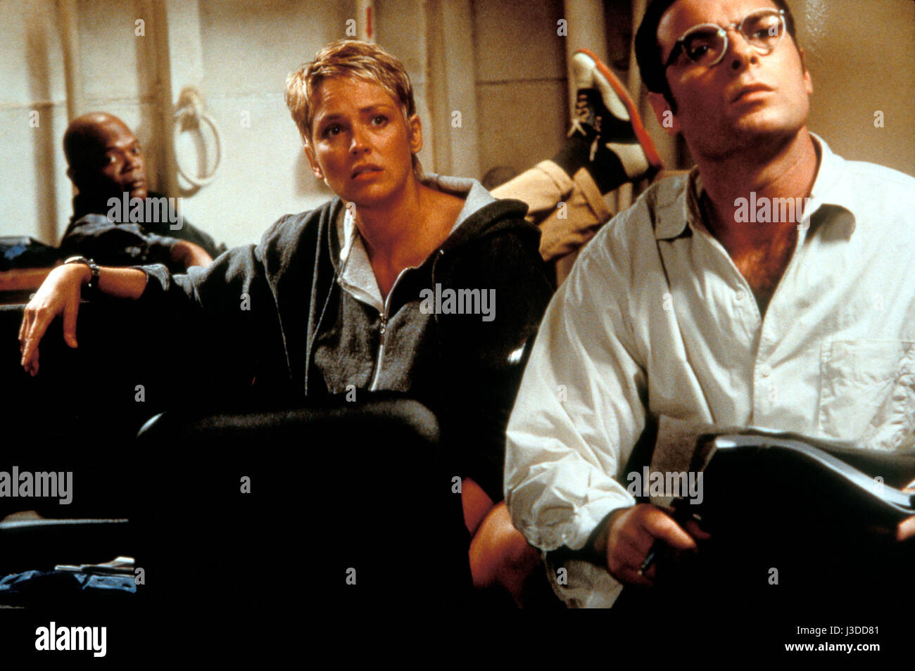 Sphere Année : 1998 USA Sharon Stone, Samuel L.Jackson Réalisateur ...