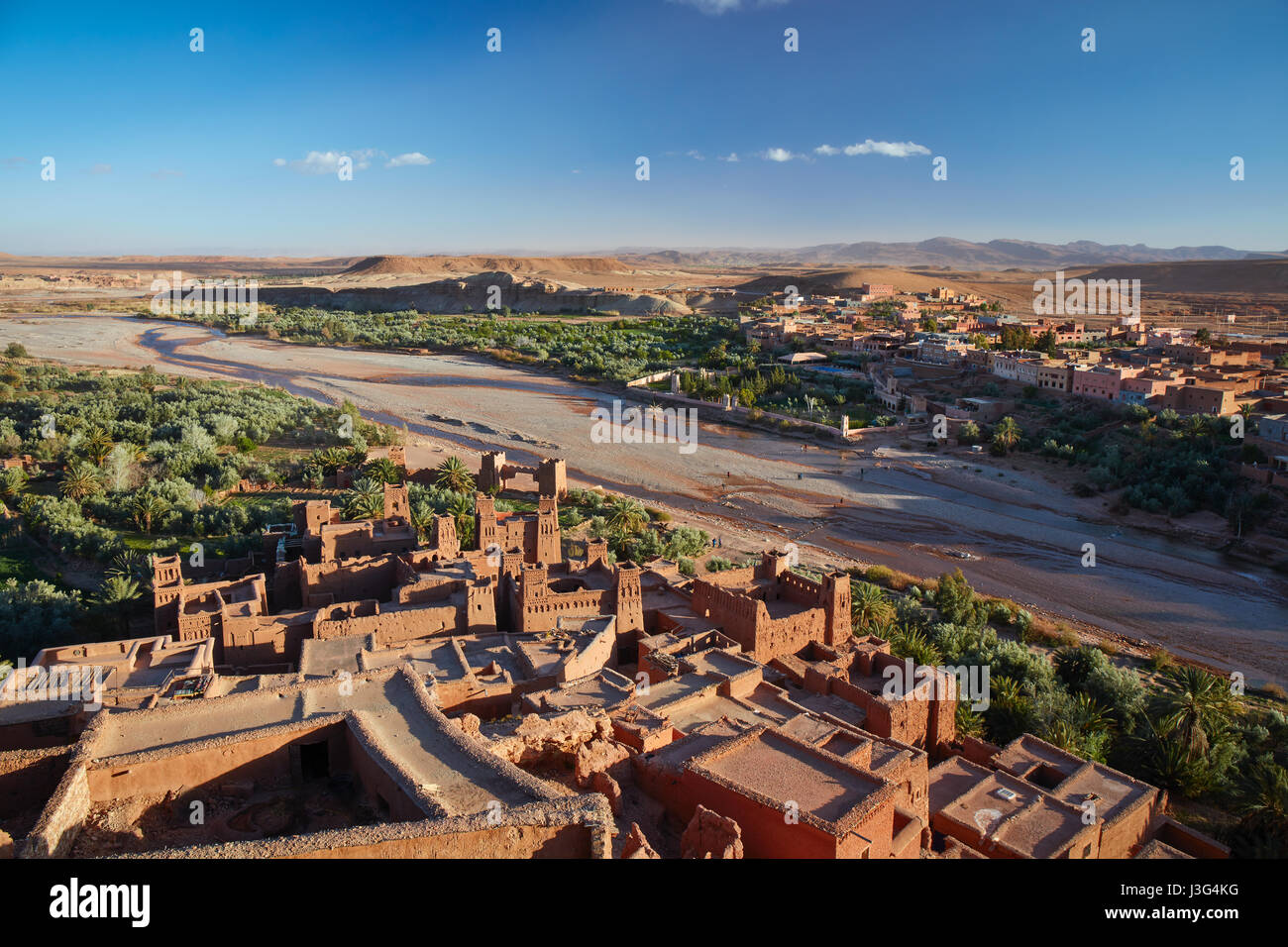 Vue depuis le haut de Ksar d'Ait Ben Haddou, les provinces du Sud, le ...