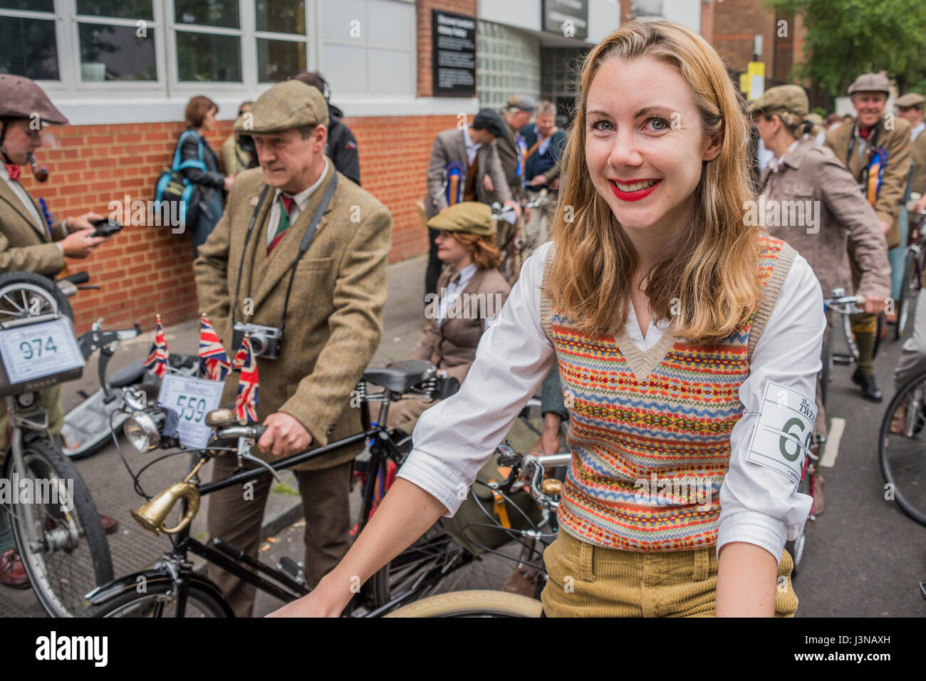 Londres, Royaume-Uni. 6 mai, 2017. Le Tweed Run - un groupe en vélo à travers le centre de ...