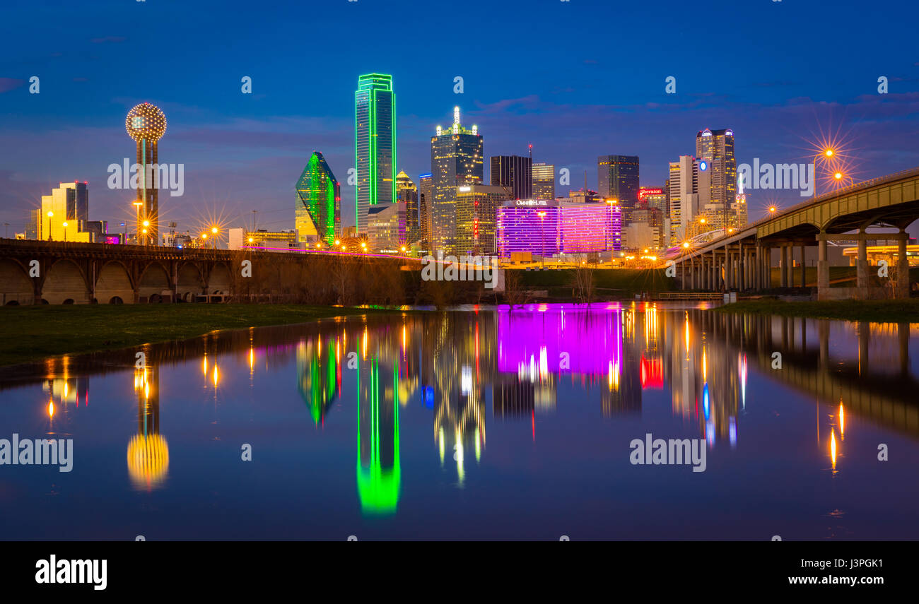 Tour De Dallas Et Skyline Banque d'image et photos - Alamy