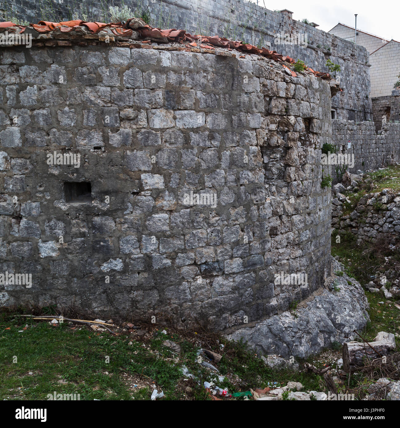 Fort Imperijal vu au sommet du mont Srd à côté de l'ancienne ville ...