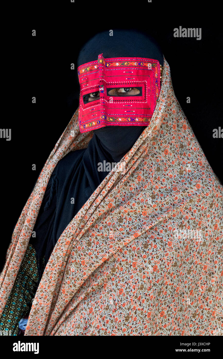 Les femmes portant la burqa à Minab marché hebdomadaire, en Hormozgan ...