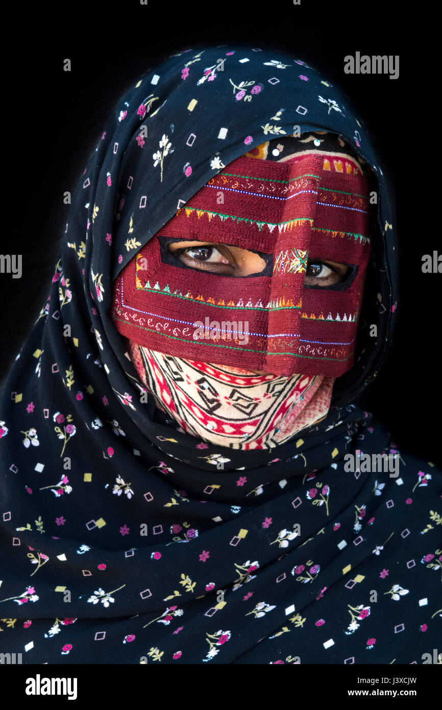 Les femmes portant la burqa à Minab marché hebdomadaire, en Hormozgan ...