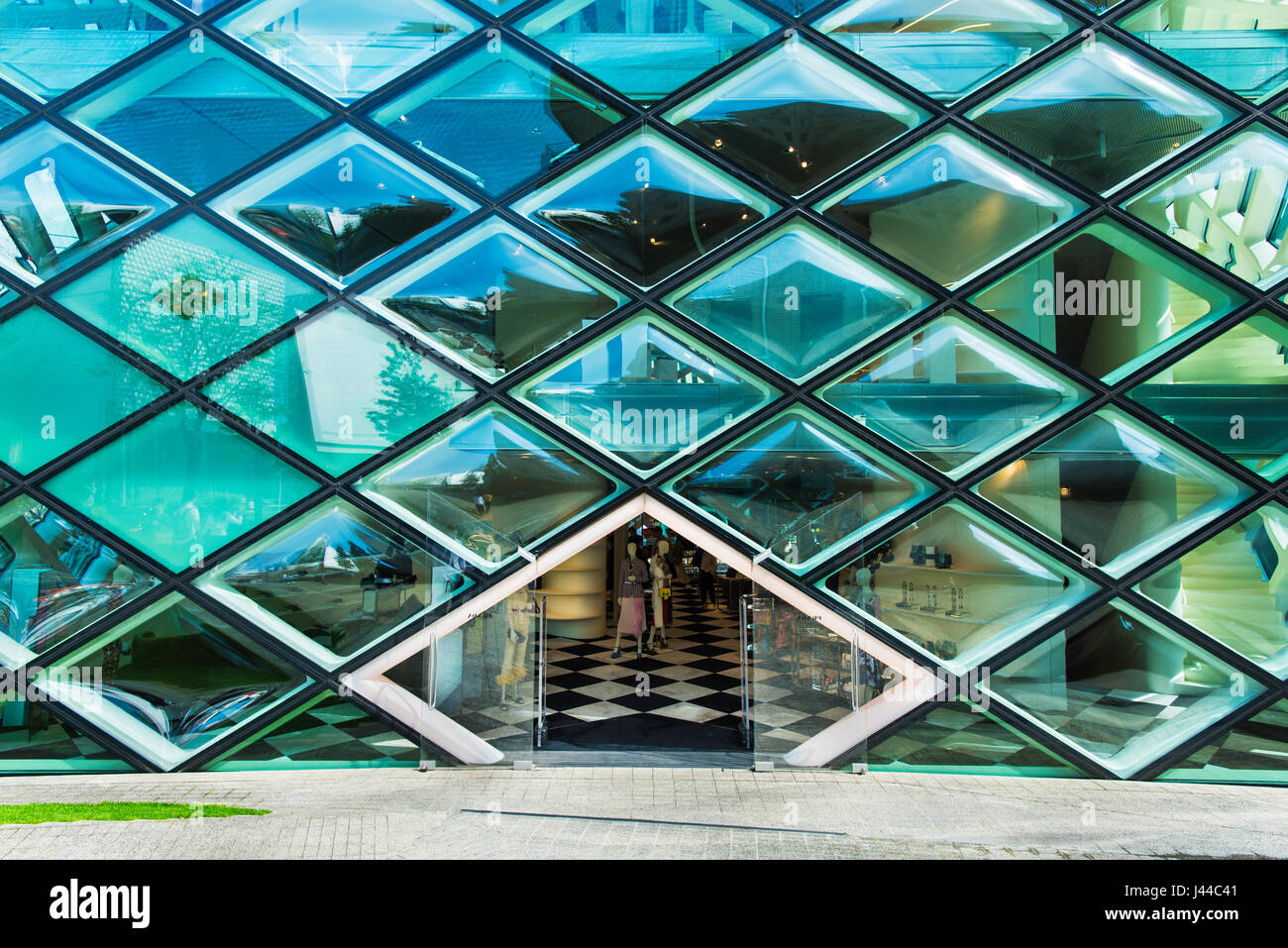 Prada omotesando Banque de photographies et d’images à haute résolution ...