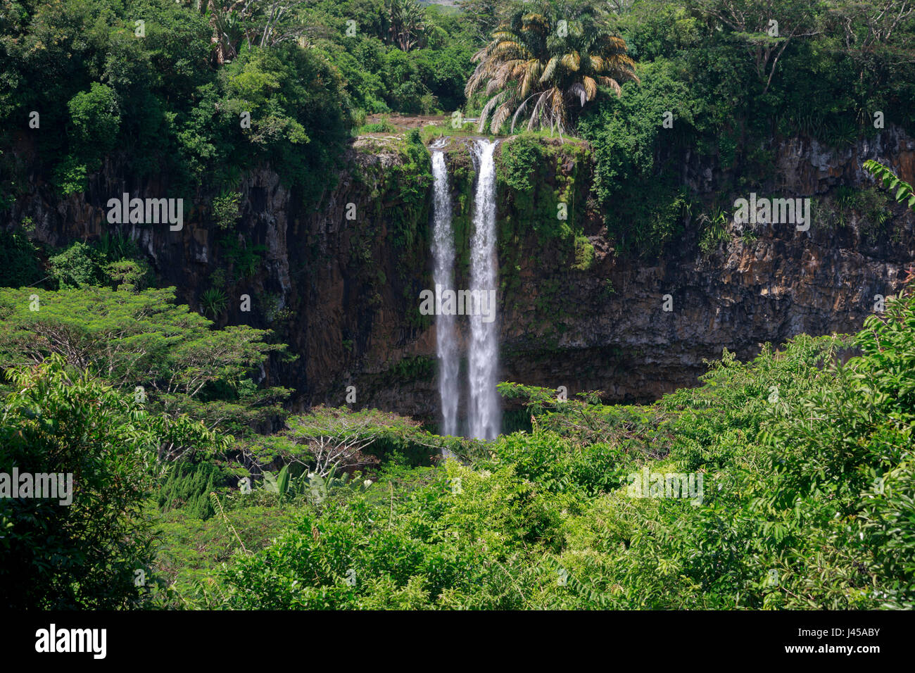 L'île Maurice. Les 90 mètres de haut, les cascades de la double Cascade ...