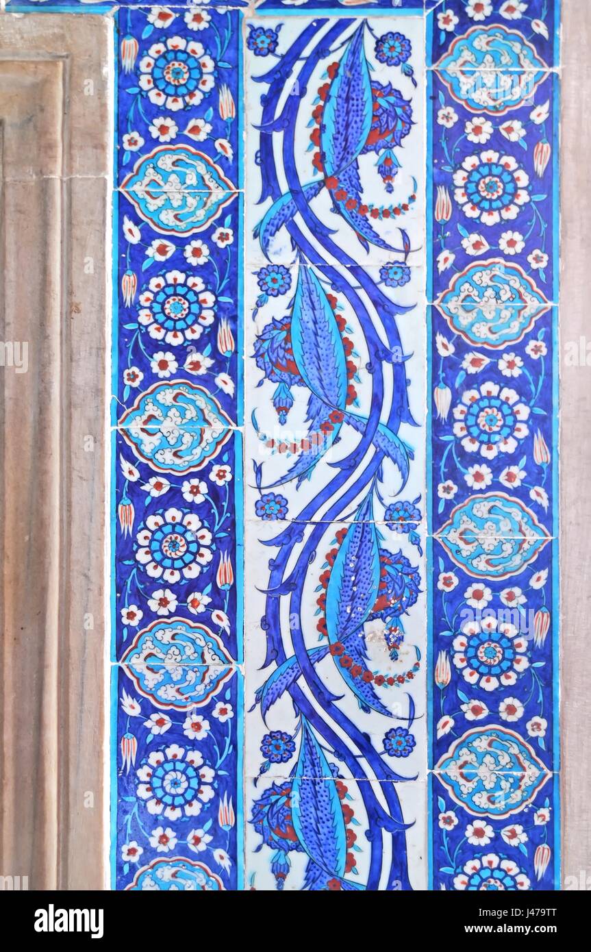 L'Iznik dans la mosquée d'Rüştem Paşa qui construit par l'architecte ...