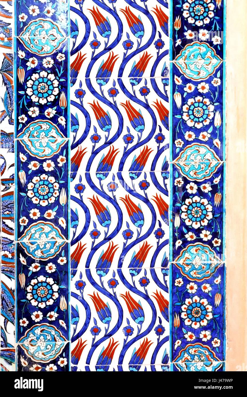 L'Iznik dans la mosquée d'Rüştem Paşa qui construit par l'architecte ...