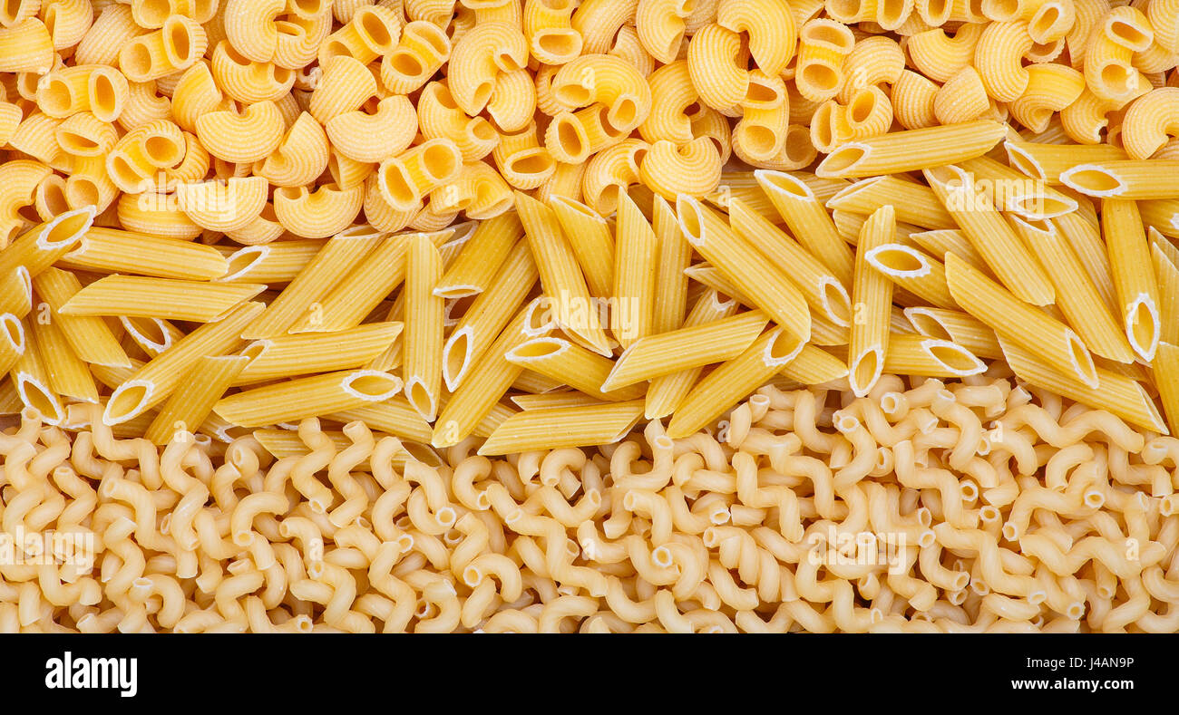 Trois différents types de pâtes sont séparées par une ligne courbe ...