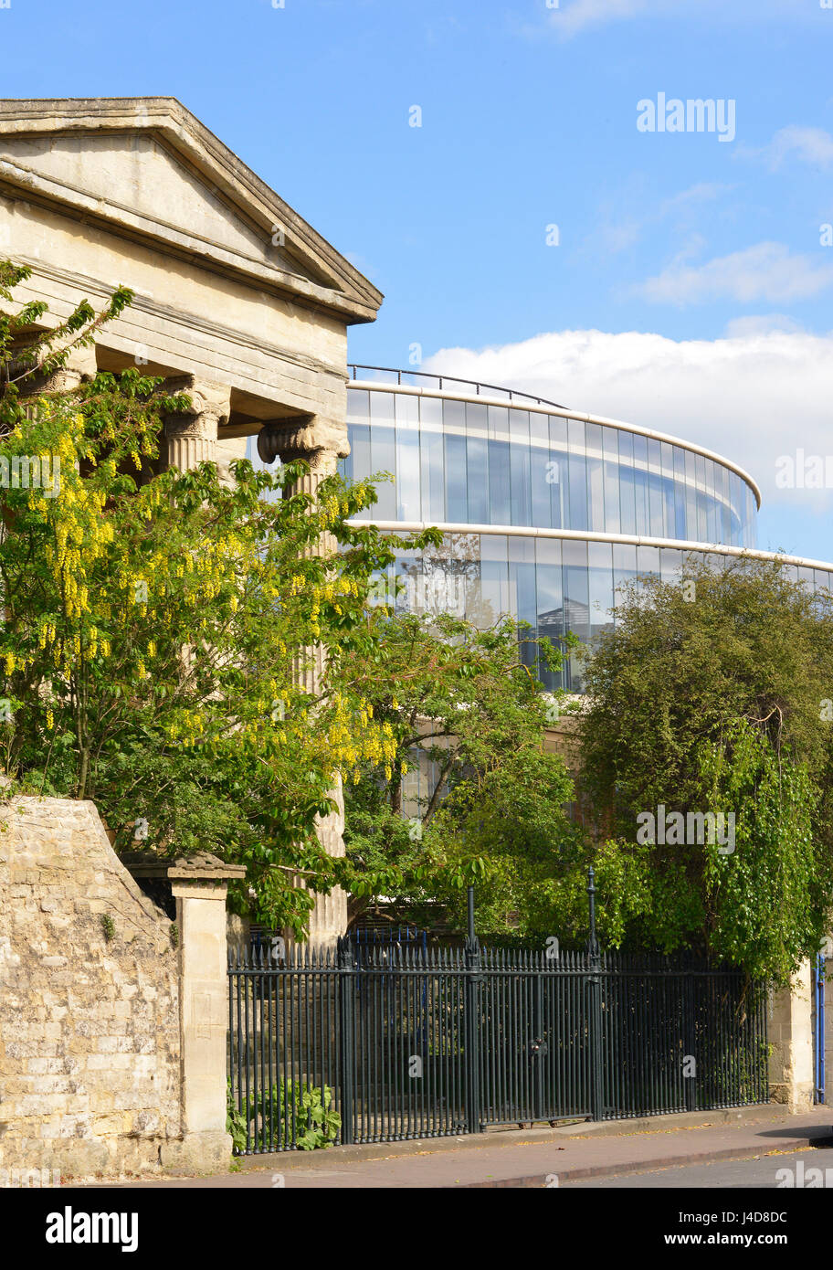 Modern And Classical Architecture Banque d'image et photos - Alamy