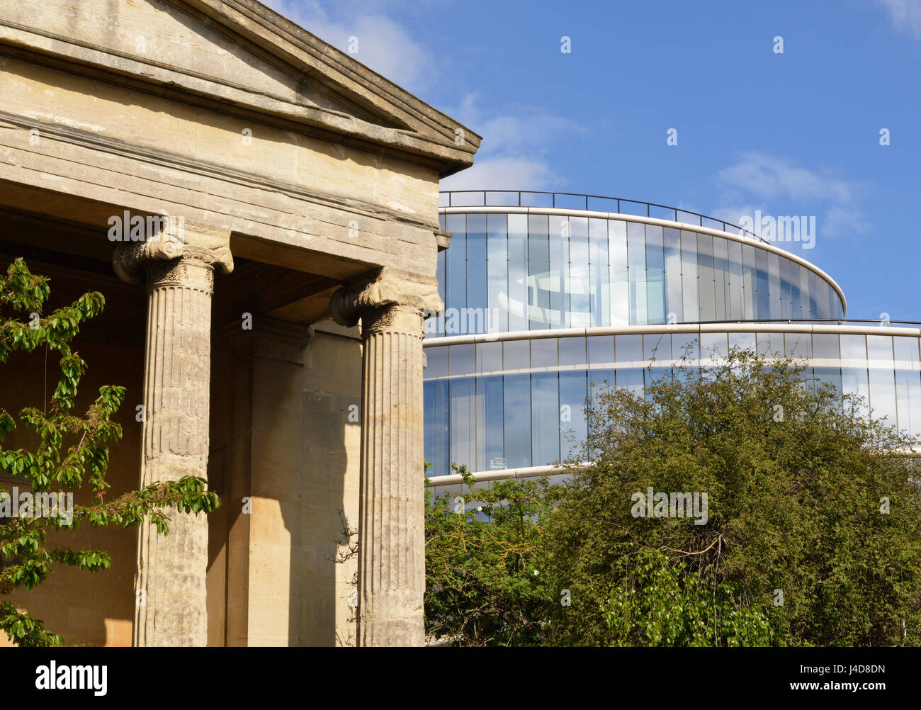 Modern And Classical Architecture Banque d'image et photos - Alamy