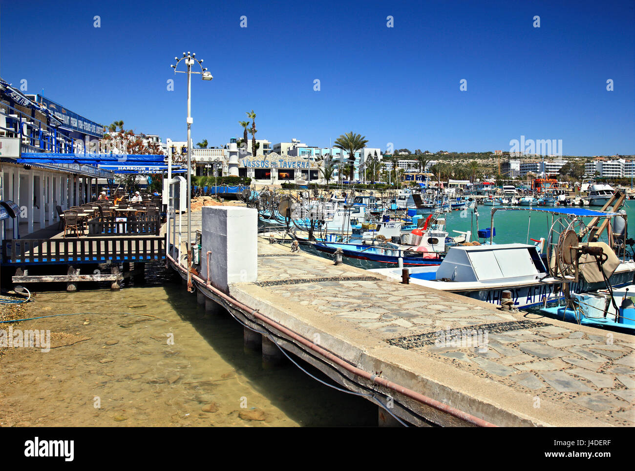 Le port de pêche d'Ayia Napa, célèbre station touristique dans l'île de ...