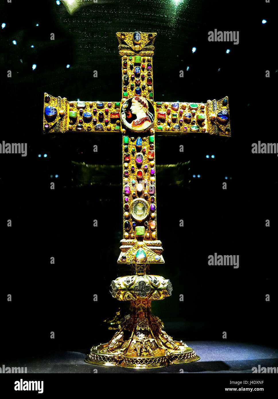 Croix ottonienne Banque de photographies et d’images à haute résolution ...