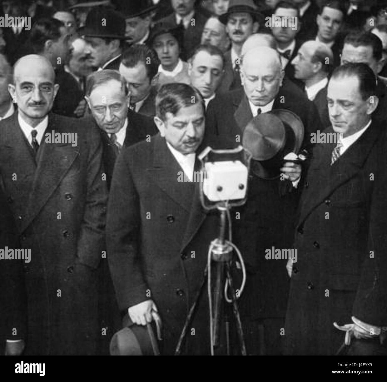 Pierre laval Banque de photographies et d’images à haute résolution - Alamy
