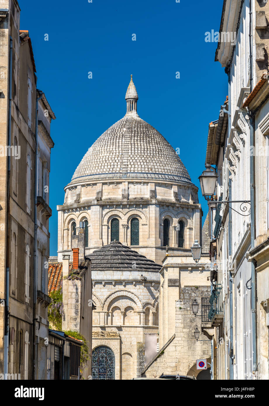 La Cathédrale Saint Pierre d'Angoulême construite dans le style roman ...