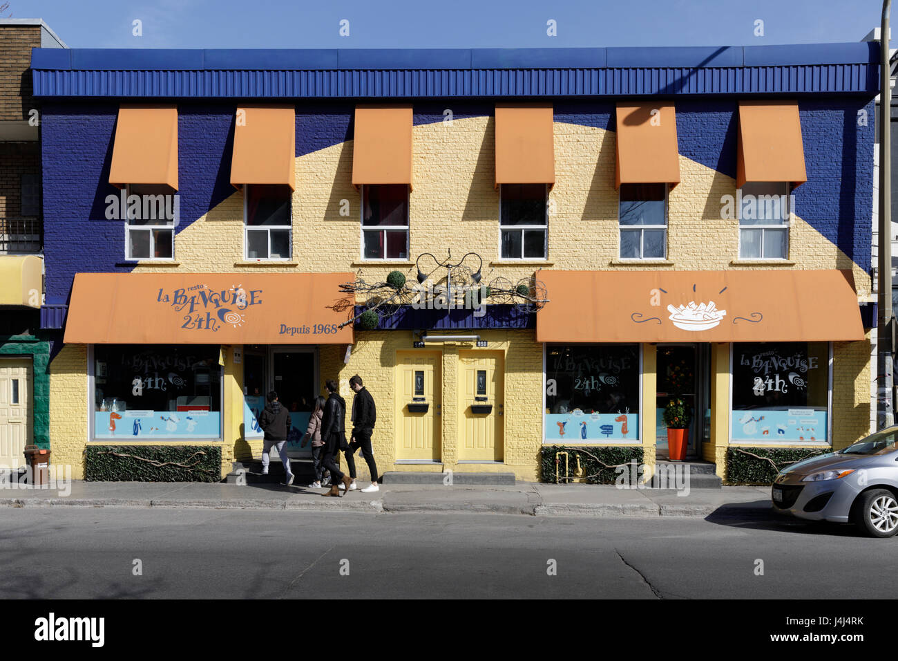 La Banquise, célèbre pour la poutine, ouvert 24 heures, Montréal ...