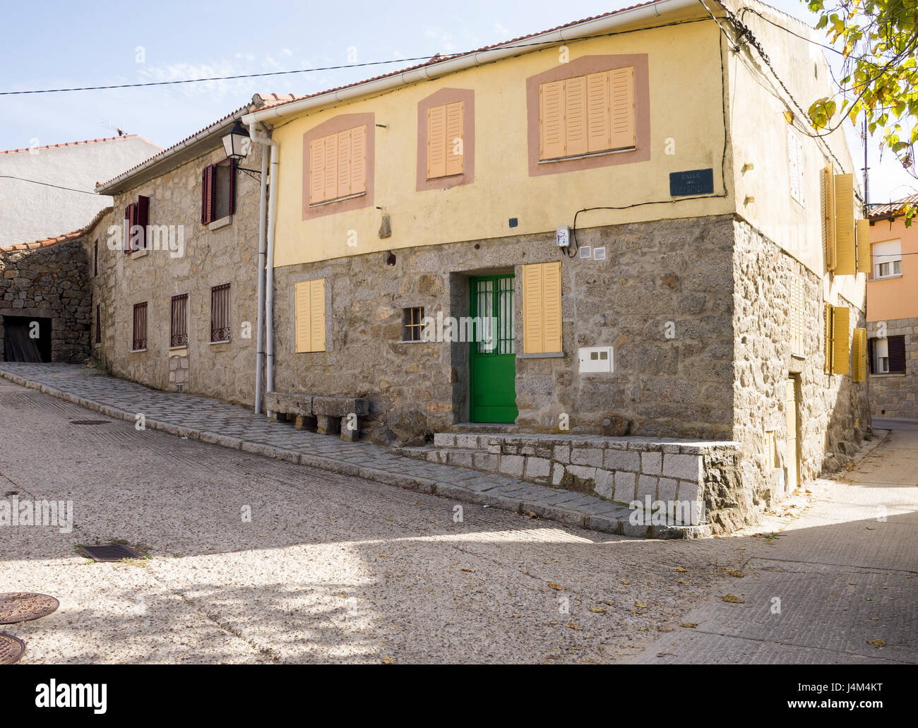 Casa típica en Zarzalejo, Madrid, España Photo Stock - Alamy