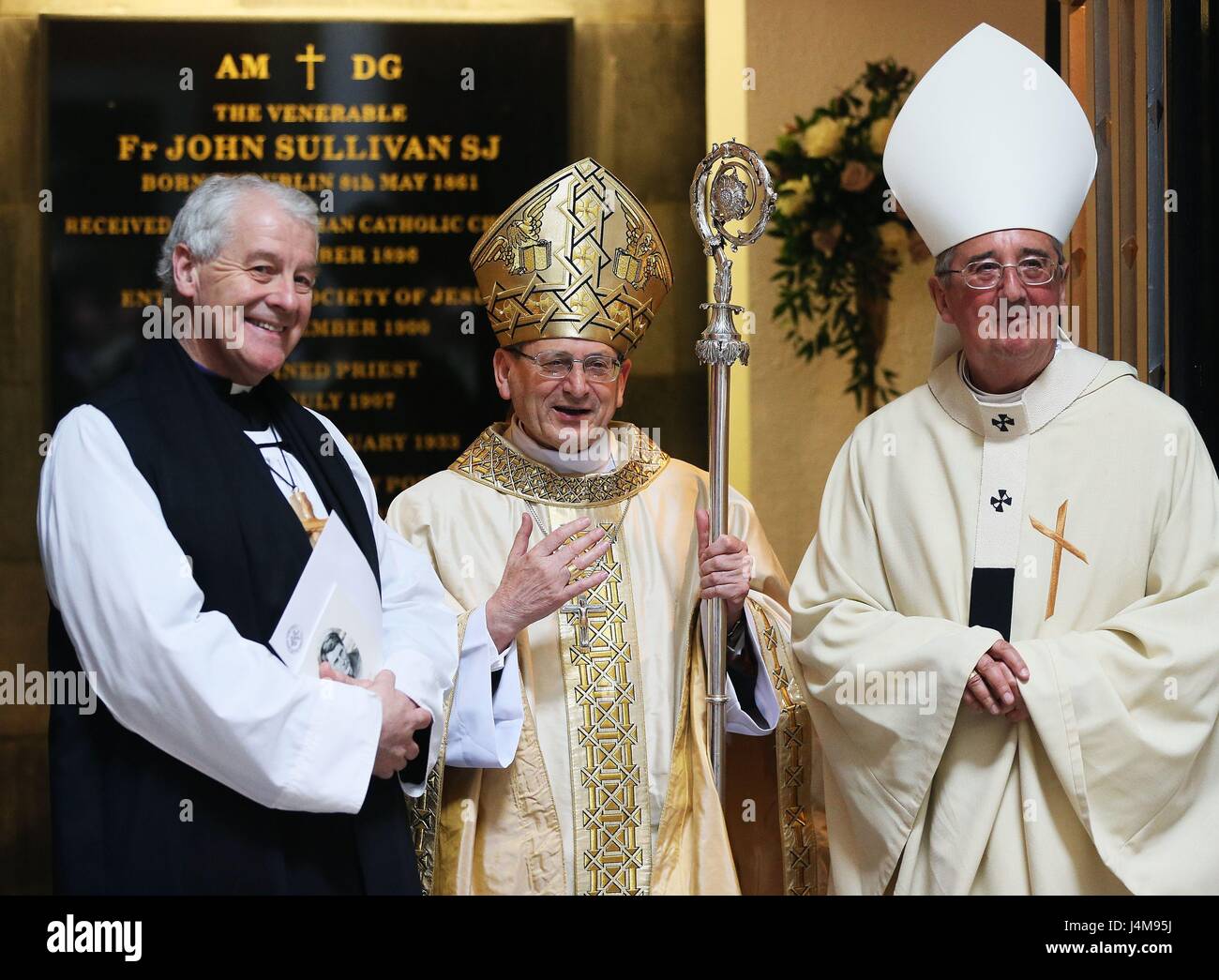 Célébrant Principal Cardinal Angelo Amato (centre) avec les Églises ...
