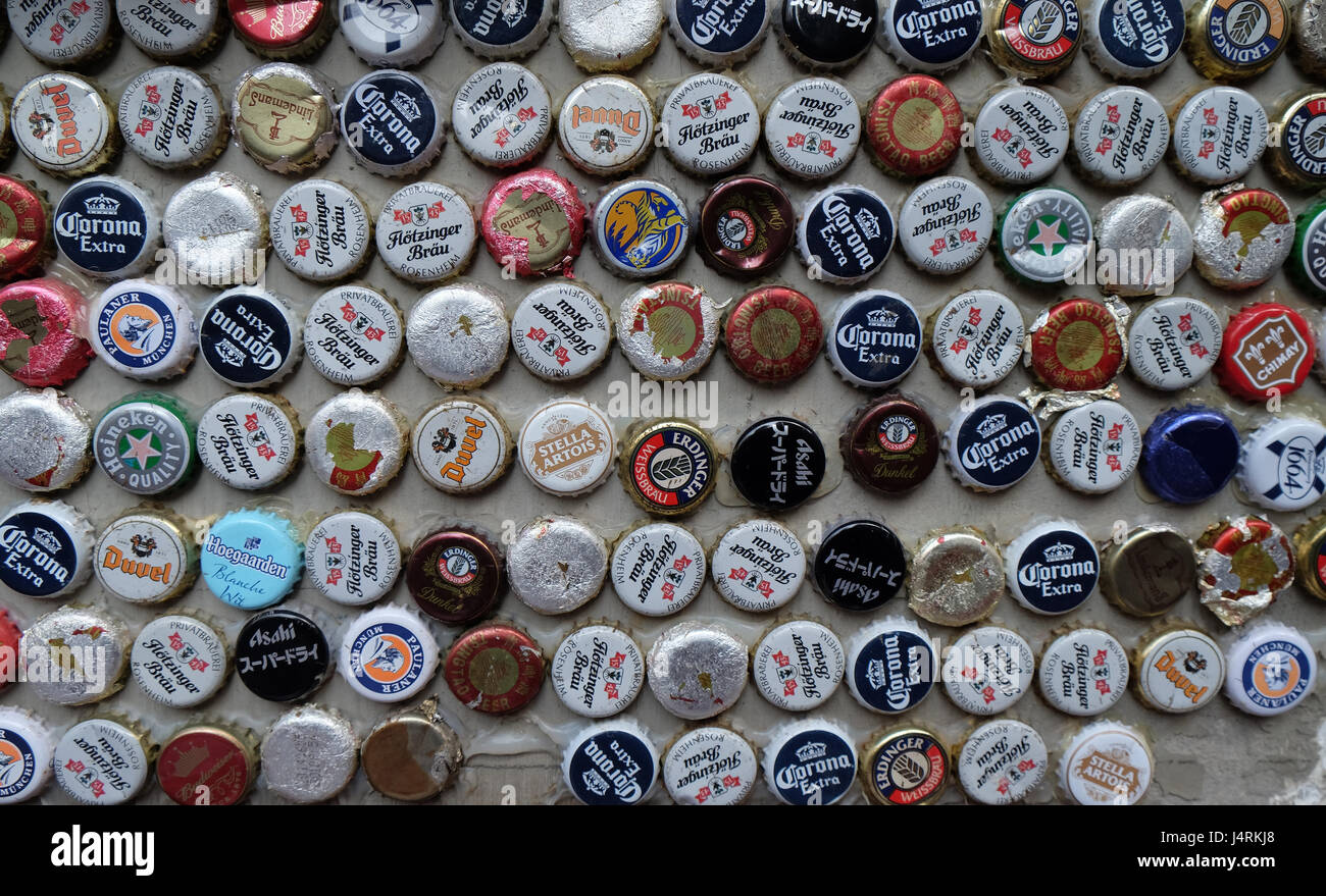Collection de capsules de bouteilles de bière. Shanghai, Chine Photo ...