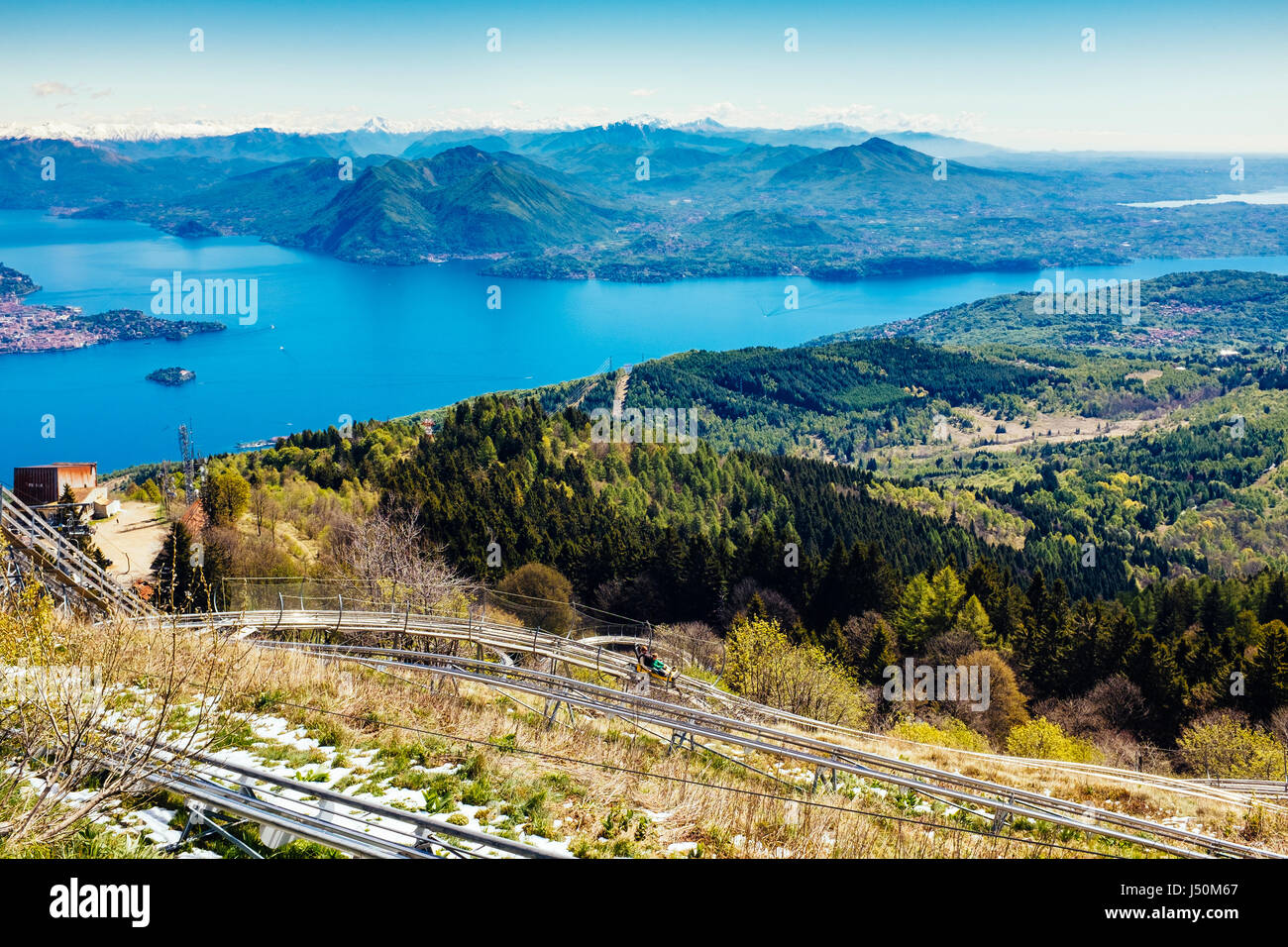 Roller Coaster, bob sur les voies, dans l'arrière-plan, Lac Majeur ...