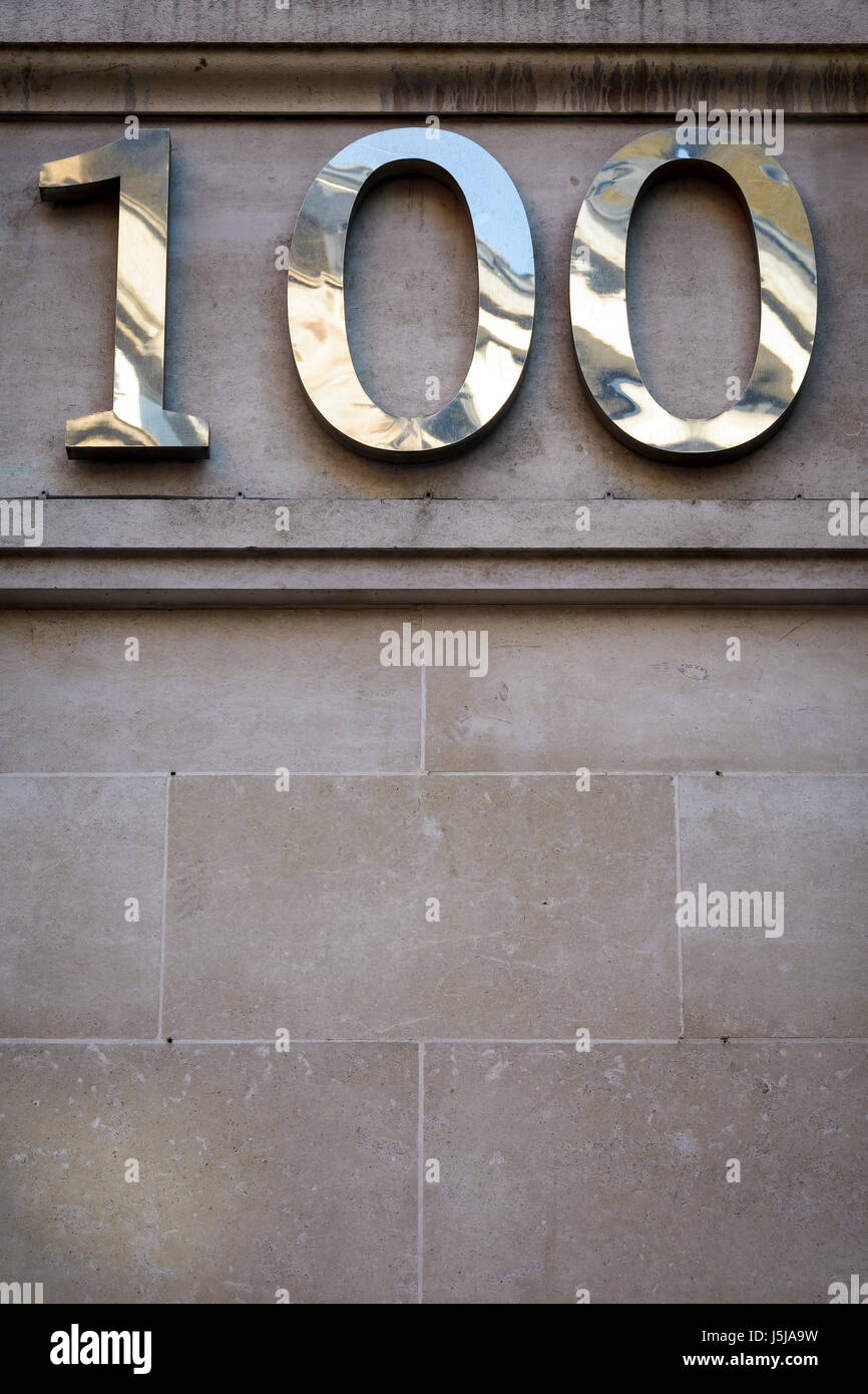 Nombre cent Banque de photographies et d’images à haute résolution - Alamy