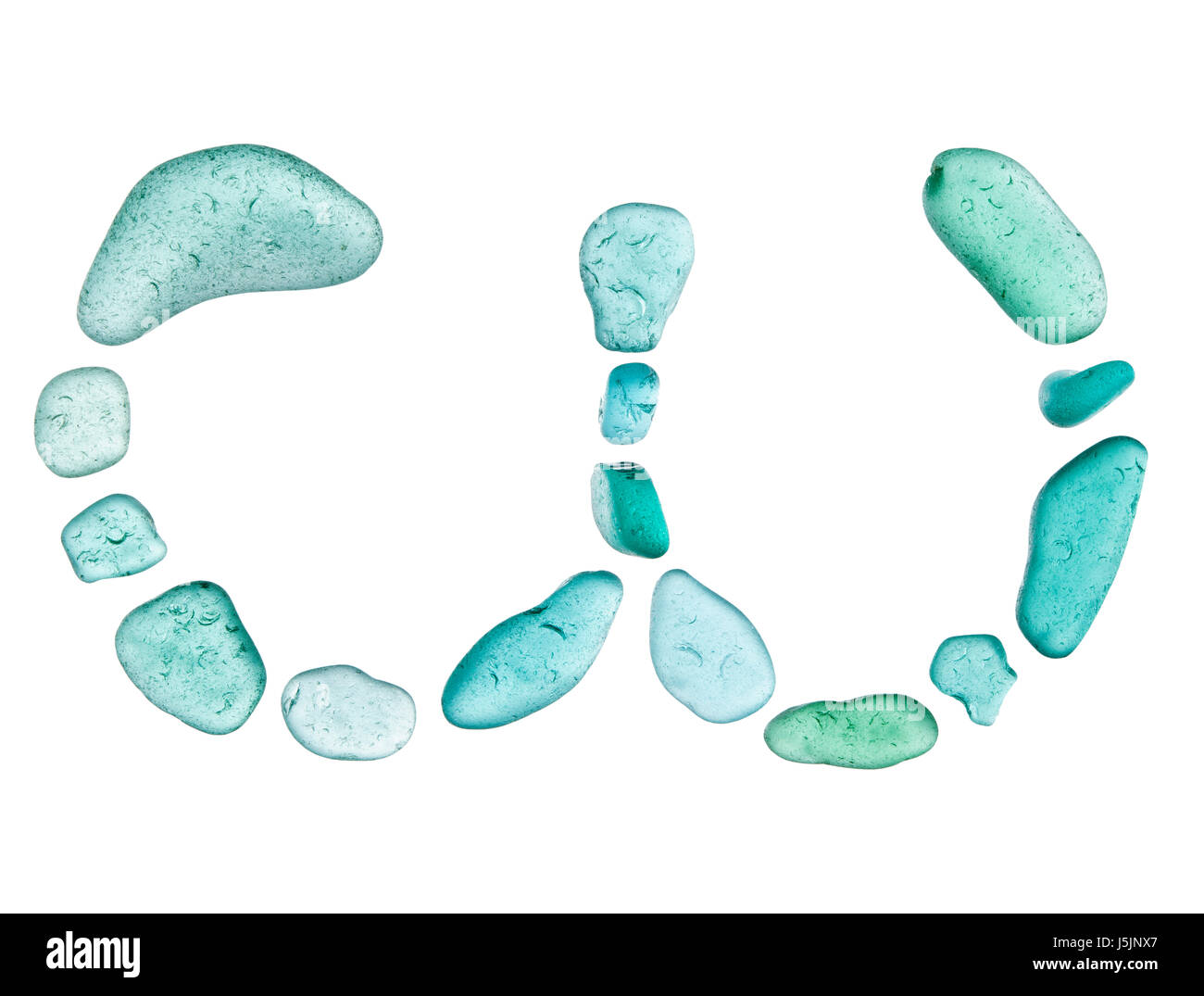 Sea Glass - symbole lettre minuscule grecque omega sur fond blanc Photo ...