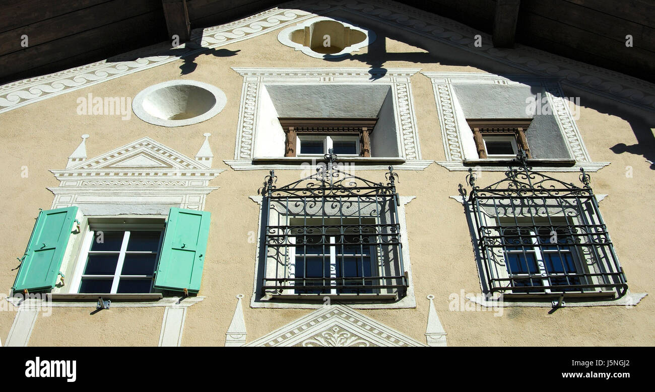 Engadin house with sgraffito Banque de photographies et d’images à ...